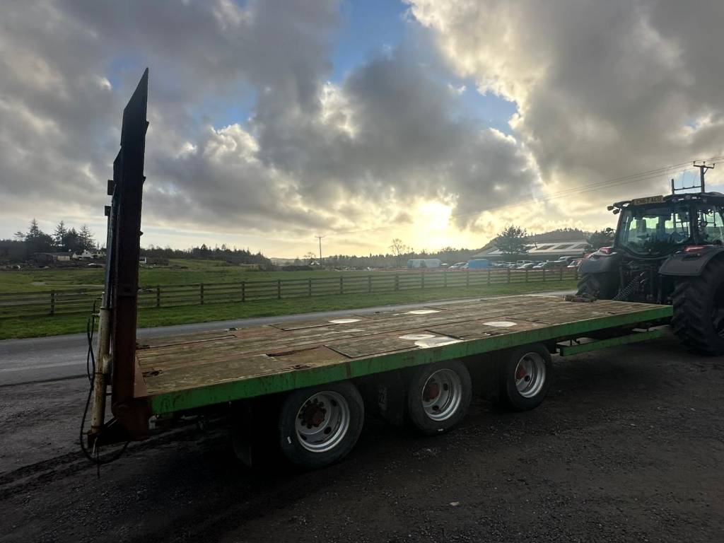 YORK/LDS Flat bed Tri-axle trailer with Ramps - Tractor - Used | Jas P ...