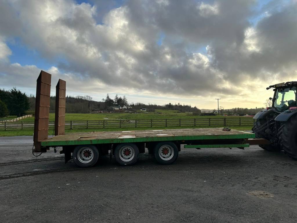 YORK/LDS Flat bed Tri-axle trailer with Ramps - Tractor - Used | Jas P ...